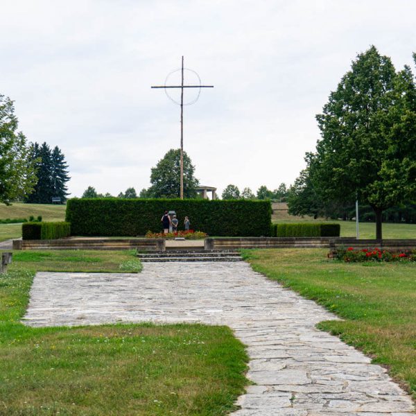 Lidice, il villaggio che si è rifiutato di sparire ed oggi urla la sua ...