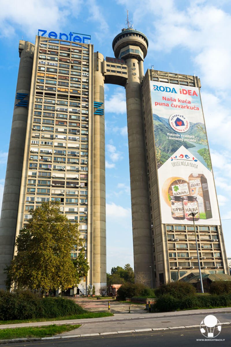 Belgrado brutalista: la Genex Tower, porta ovest della città - *BeRightBack