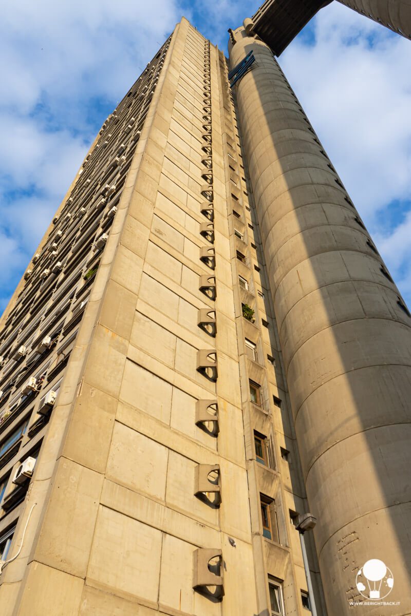 Belgrado brutalista: la Genex Tower, porta ovest della città - *BeRightBack