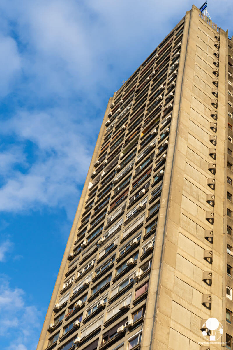 Belgrado brutalista: la Genex Tower, porta ovest della città - *BeRightBack