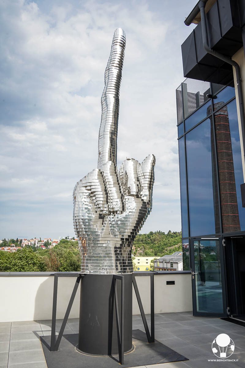 Scoprire una Praga alternativa attraverso le opere di David Černý